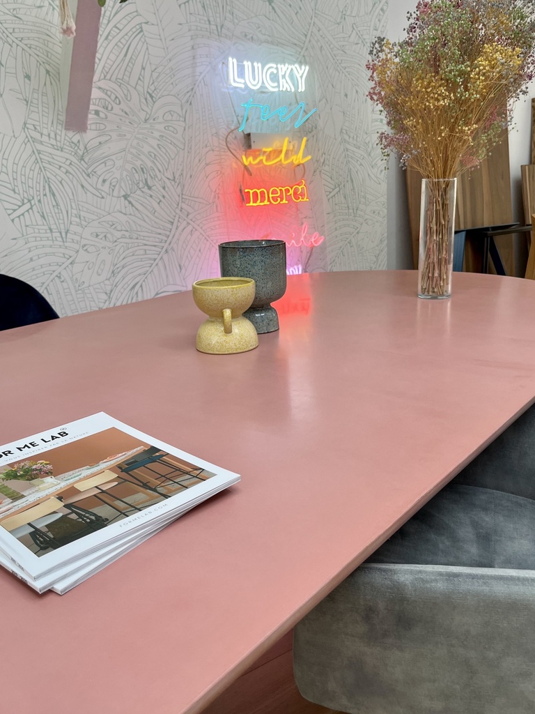 Table Carmen ovale en béton pieds courbe | FOR ME LAB