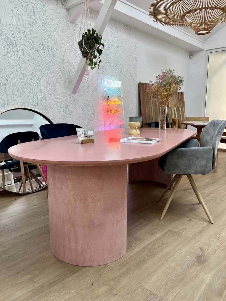 Table Carmen ovale en béton pieds courbe | FOR ME LAB